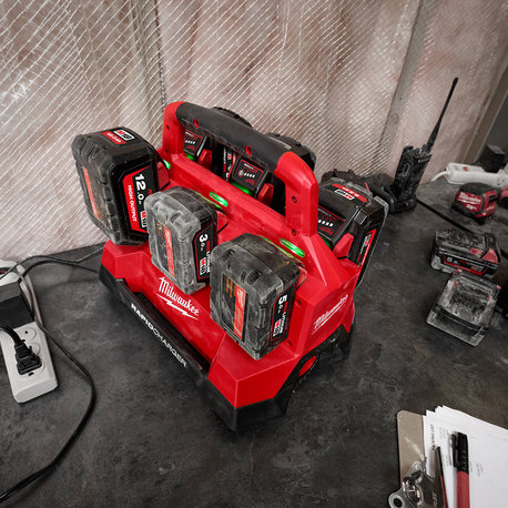 MILWAUKEE PIKALATURI PACKOUT M18 PC6